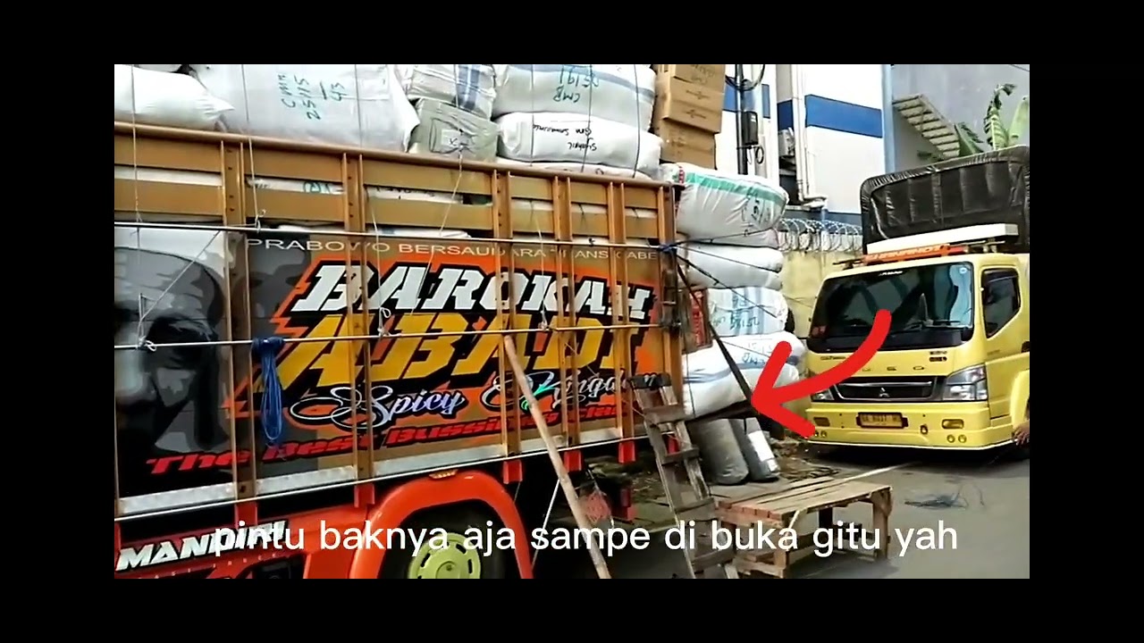 proses loading truk keren barokah abadi di gudang CMB Expedisi jakarta ...
