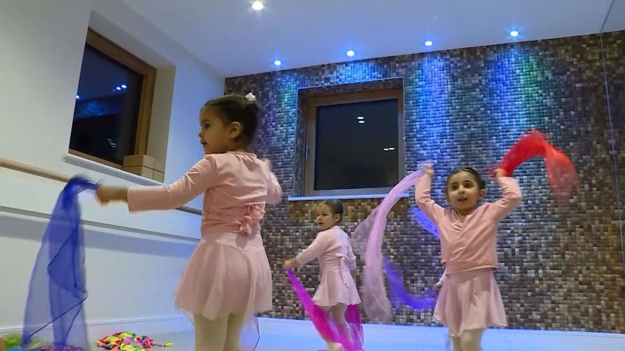 Ballet school offers classes adapted for Muslim girls - YouTube