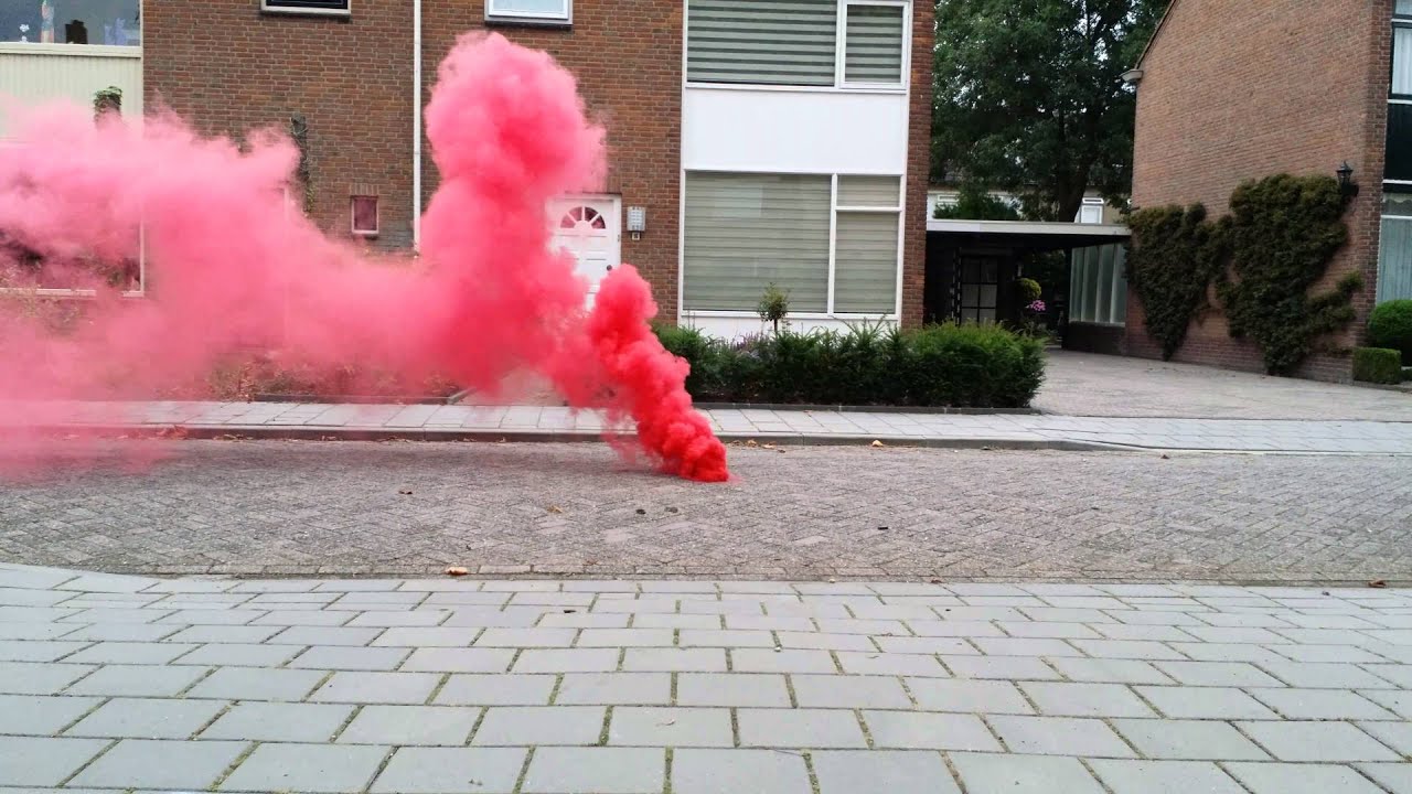 Fakkels.com rode rookbom - smokebomb (Pull fail) - YouTube