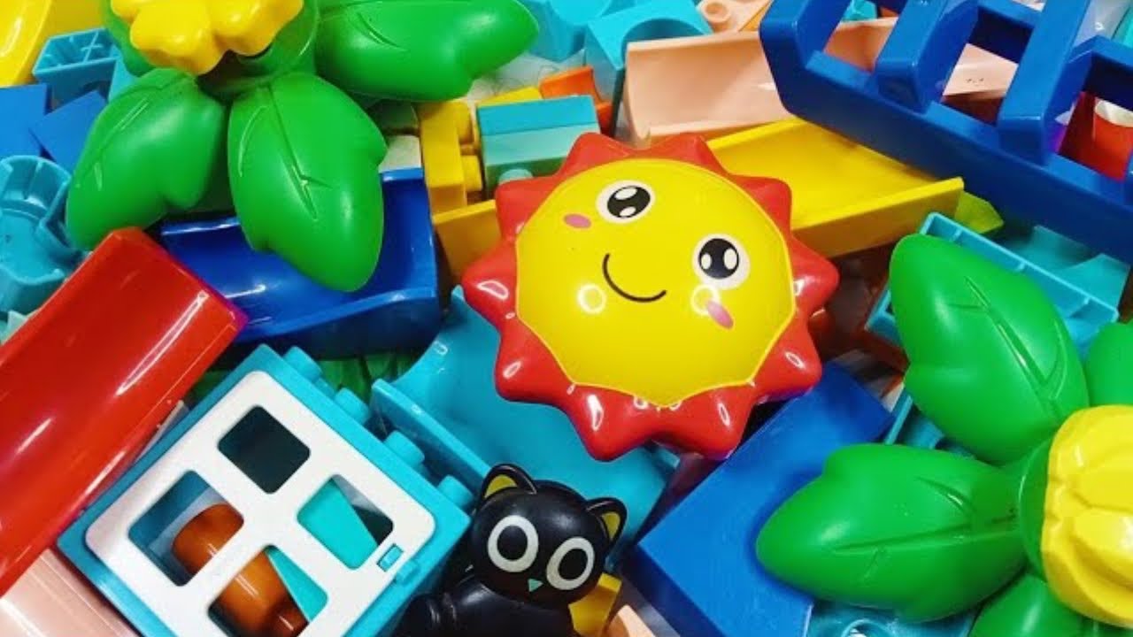 Satisfying building blocks marble run ☆ Build a marble track with lego ...