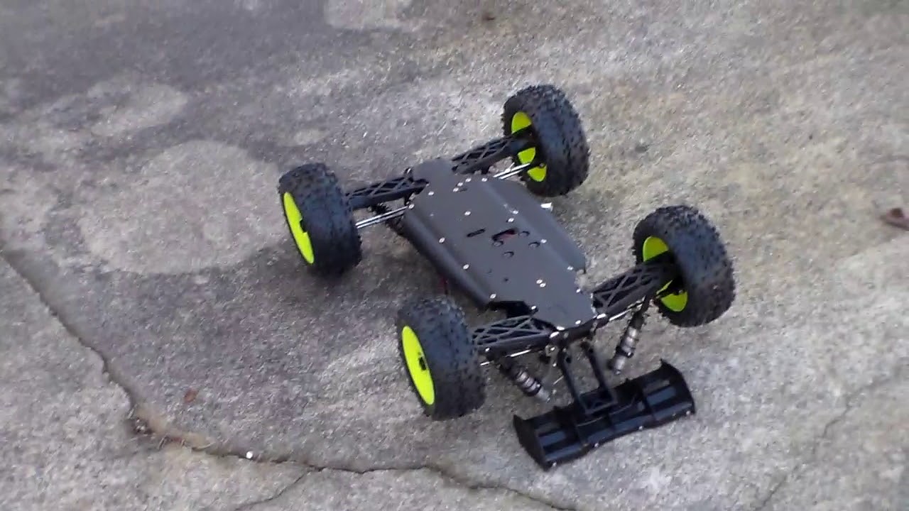 Nitro dads TLR rtr with LRP .32 running first time on yard ans 3D's ...