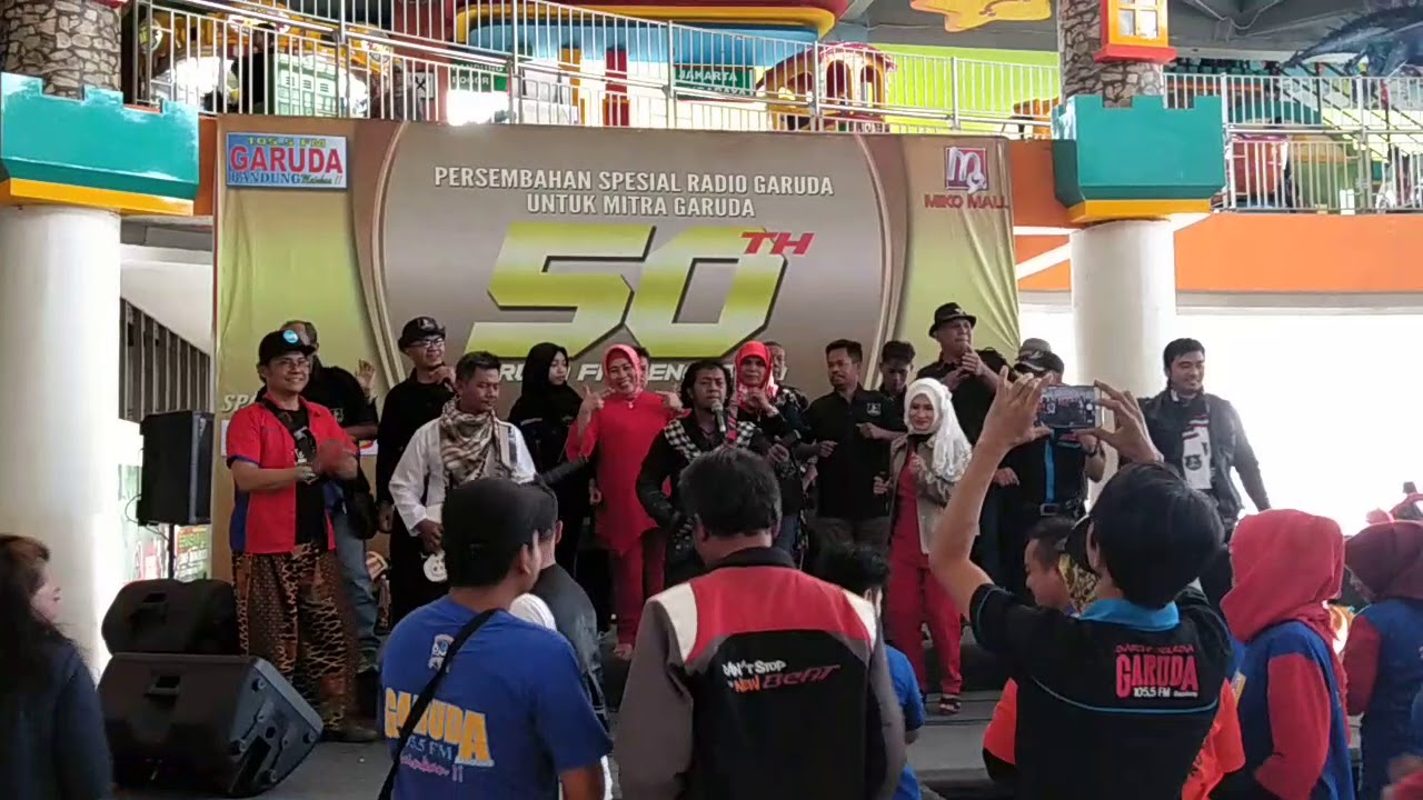 Hut radio garuda fm ( mikko mall bandung) - YouTube