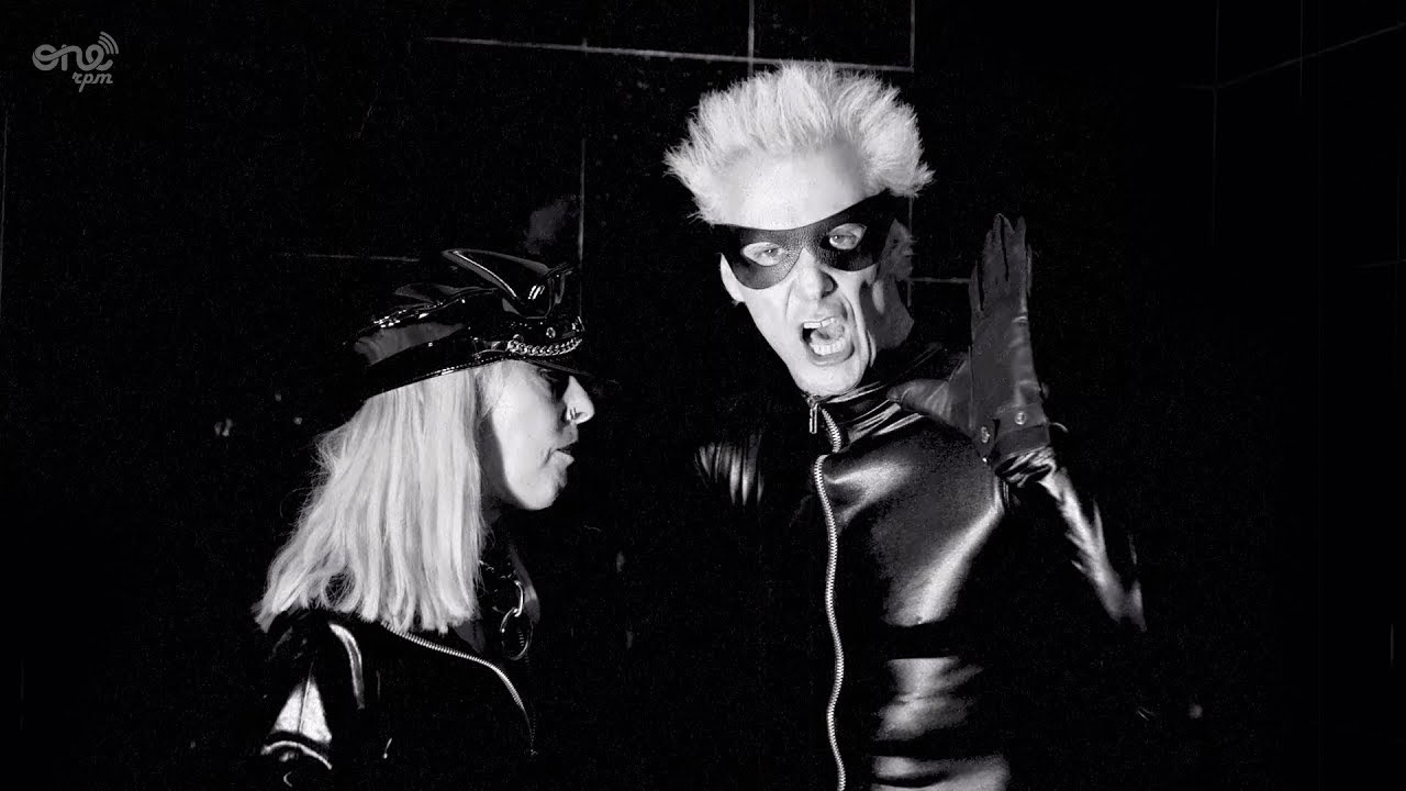 Supla & Victoria Wells - Purple Passion - YouTube