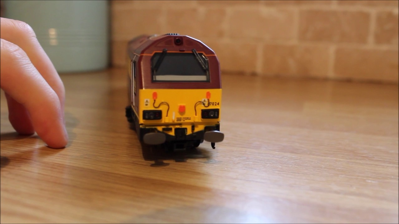 Hornby Class 67 67024 Unboxing - YouTube