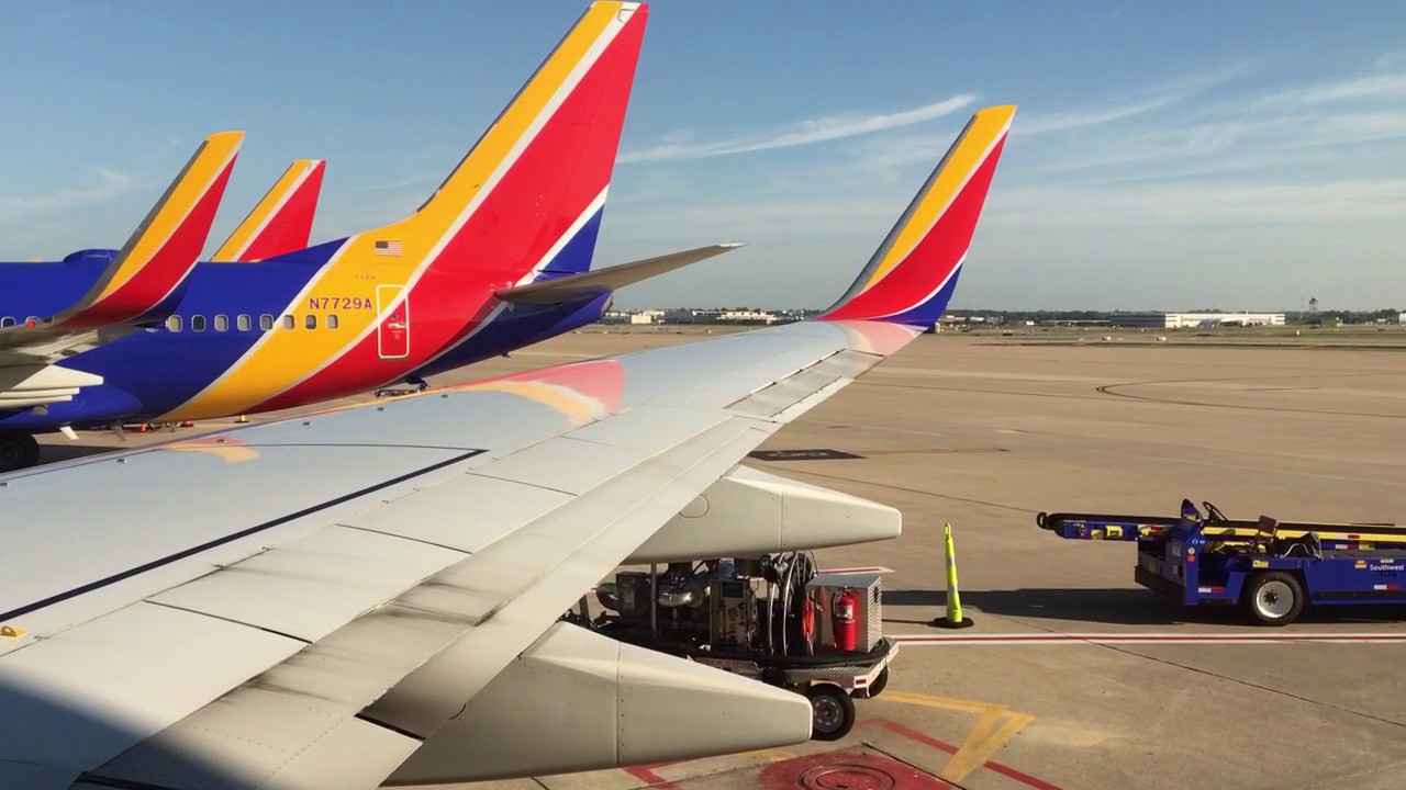 Southwest Airlines Safety Demo St. Louis (B737-7H4) - YouTube