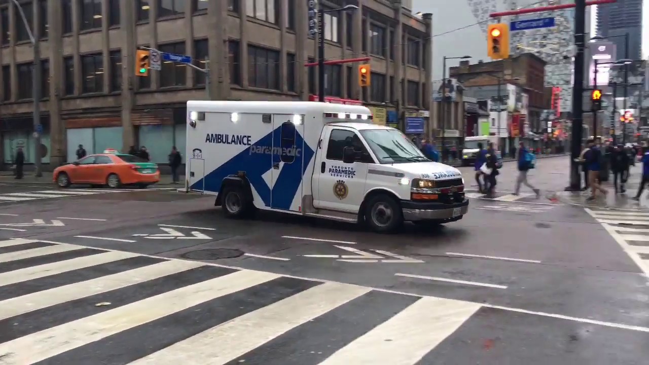 Toronto Paramedics Responding to and from Toronto General Hosptial ...