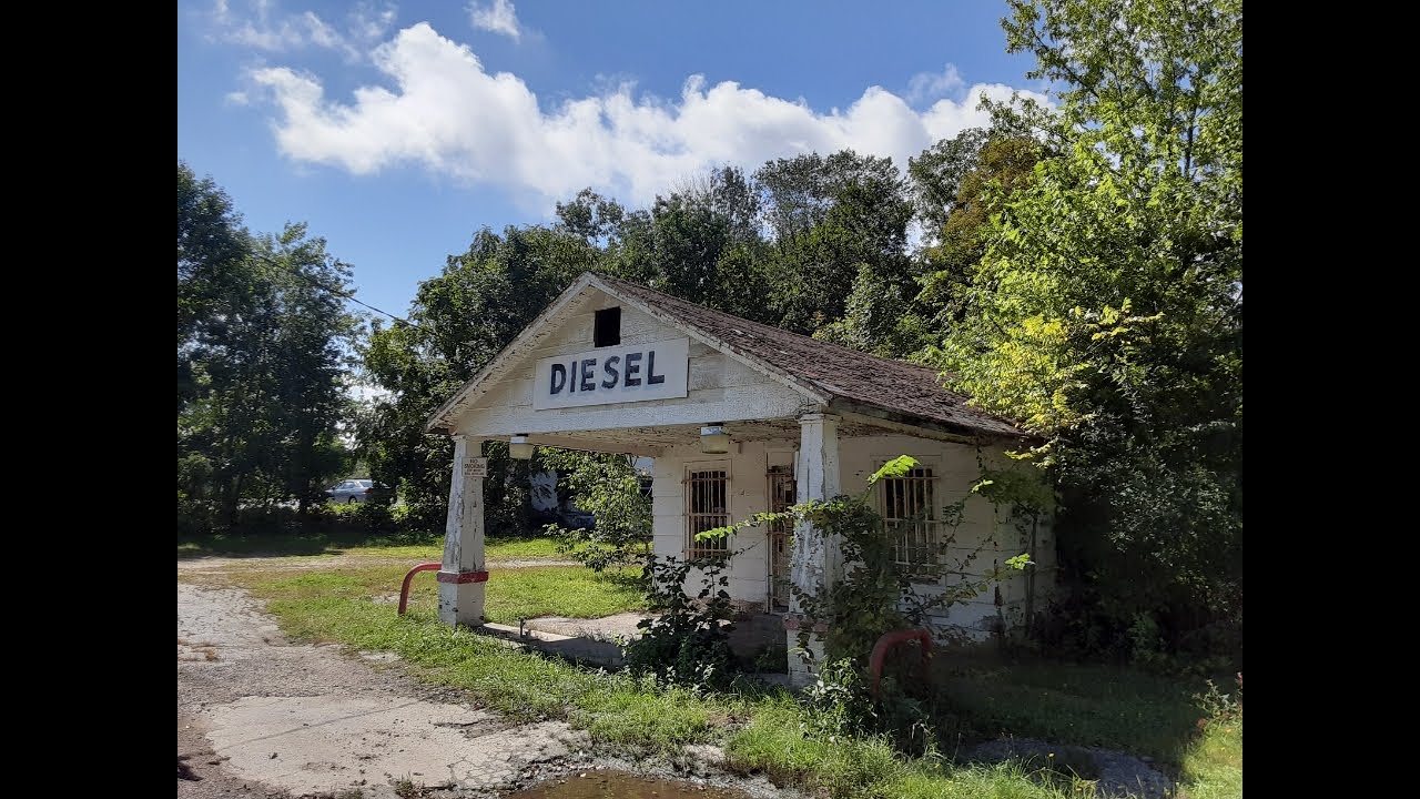 ABANDONED SERVICE STATION Roadside Find with BANDO BANDITS - YouTube
