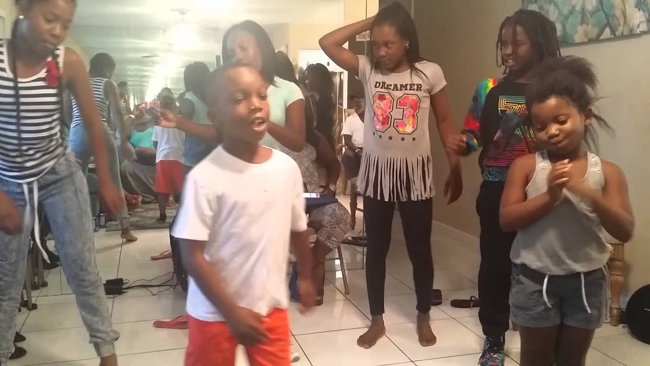 Kids dancing to slow motion - YouTube