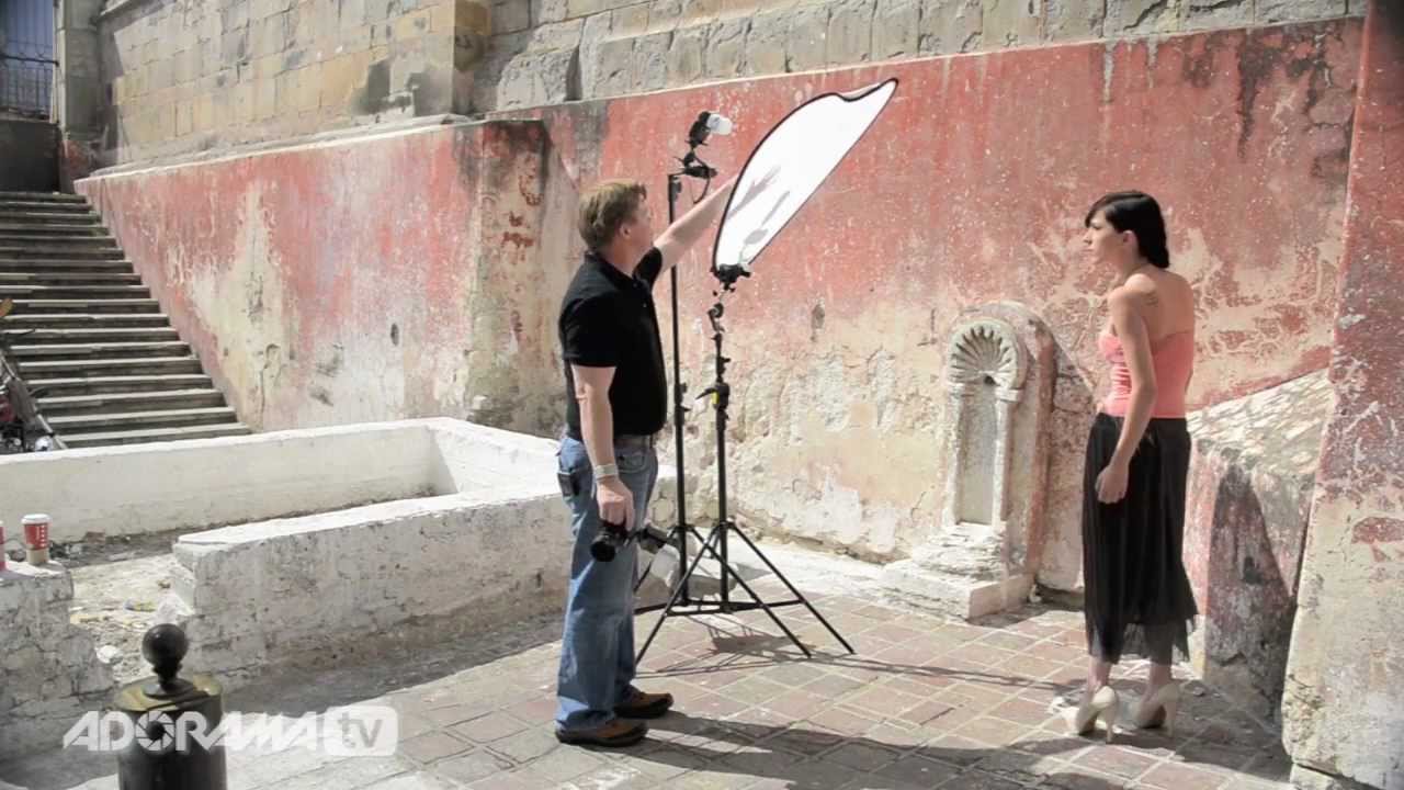 Joe McNally visar hur man hanterar direkt solljus. Några bra tips ...