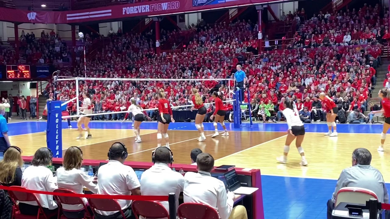 THE WISCONSIN BADGERS BEAT THE NEBRASKA CORNHUSKERS!! - YouTube