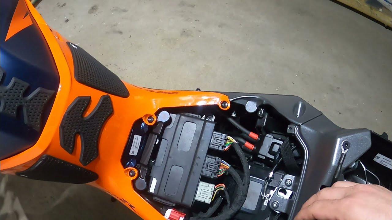 KTM 1290 super duke r Healtech ESE unit instal and servo removal - YouTube