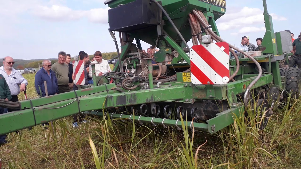 winter wheat direct drilling - John Deere 750A from 1998 - YouTube