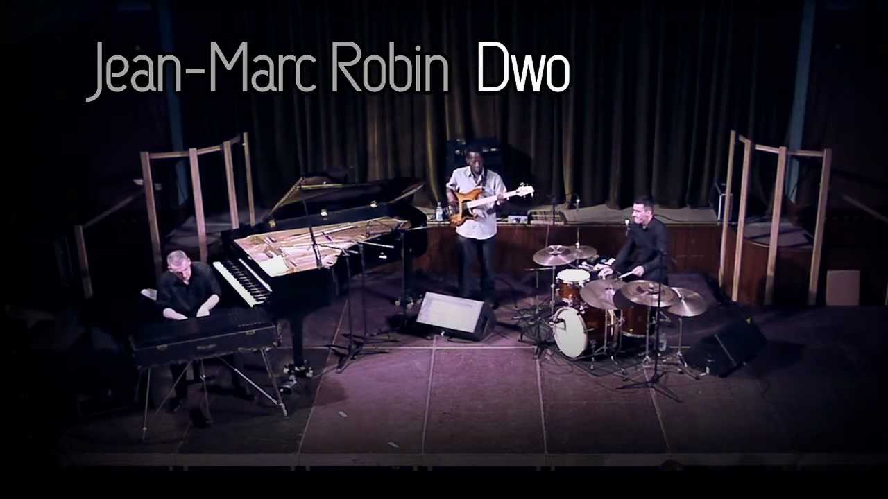 Jean-Marc Robin Dwo - Ding Ding Ding Dong (LIVE) - YouTube
