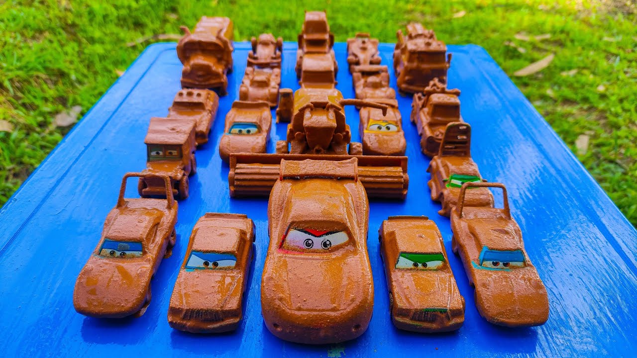 Disney Pixar Cars Various Cars Miniature cars roll down a calorful ...