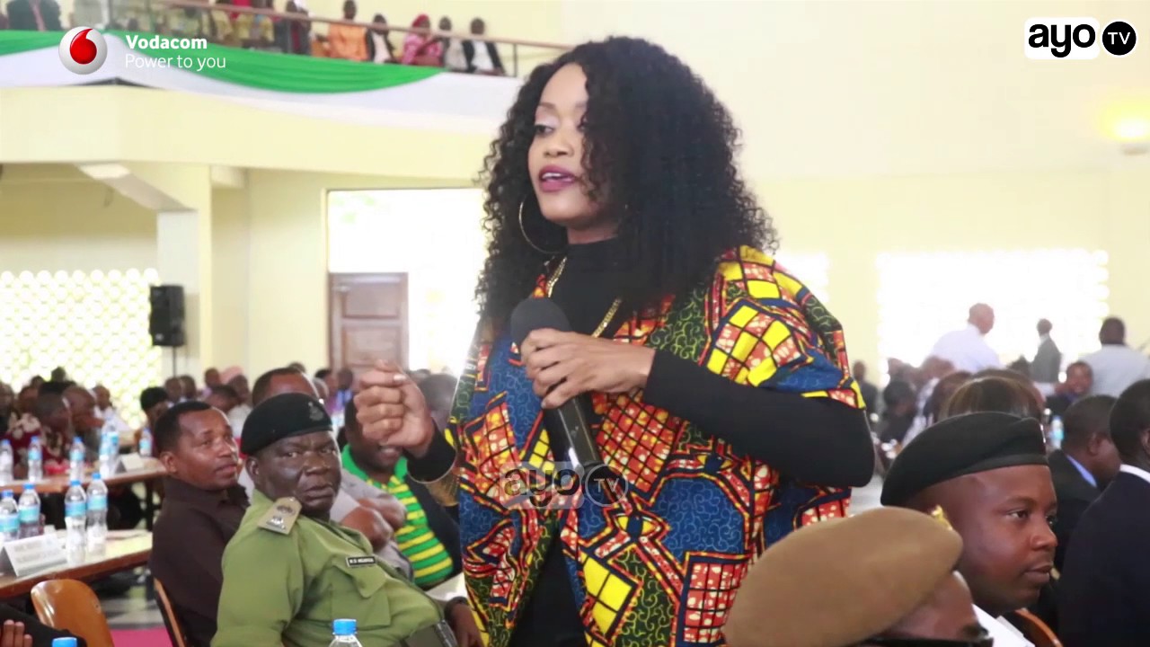 Ray C alivyoimba mbele ya Waziri mkuu Majaliwa Dodoma leo - YouTube