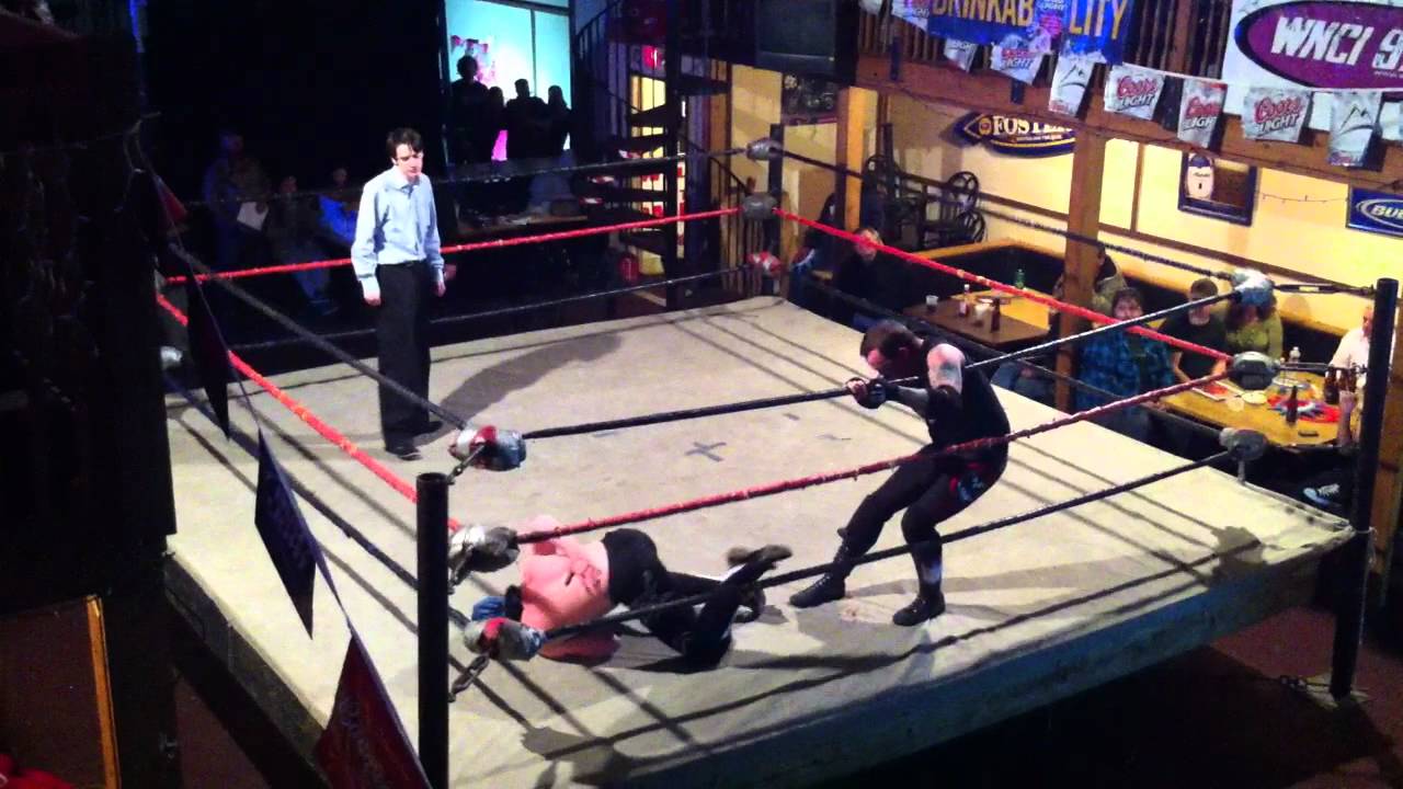 IWA / Devon Maximus vs Punk Rock Rebellion GeeGee - YouTube