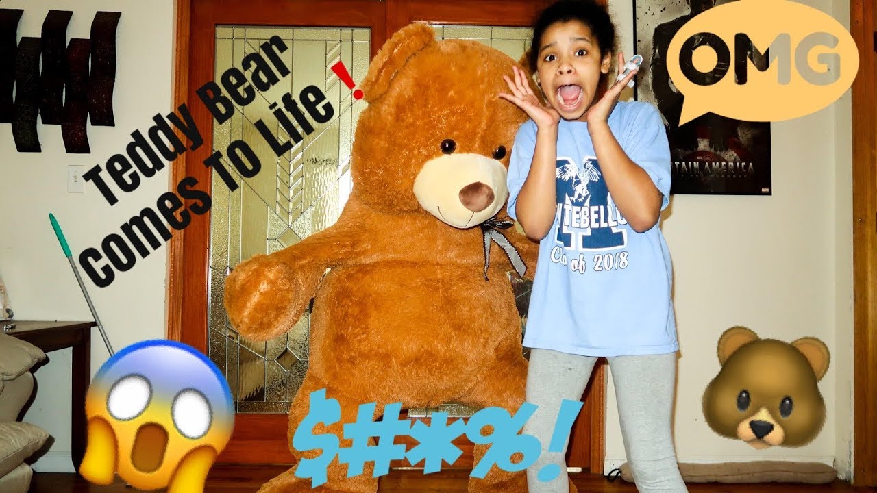 ALIVE GIANT TEDDY BEAR PRANK ON FAMILY 🐻! | SarahSays - YouTube