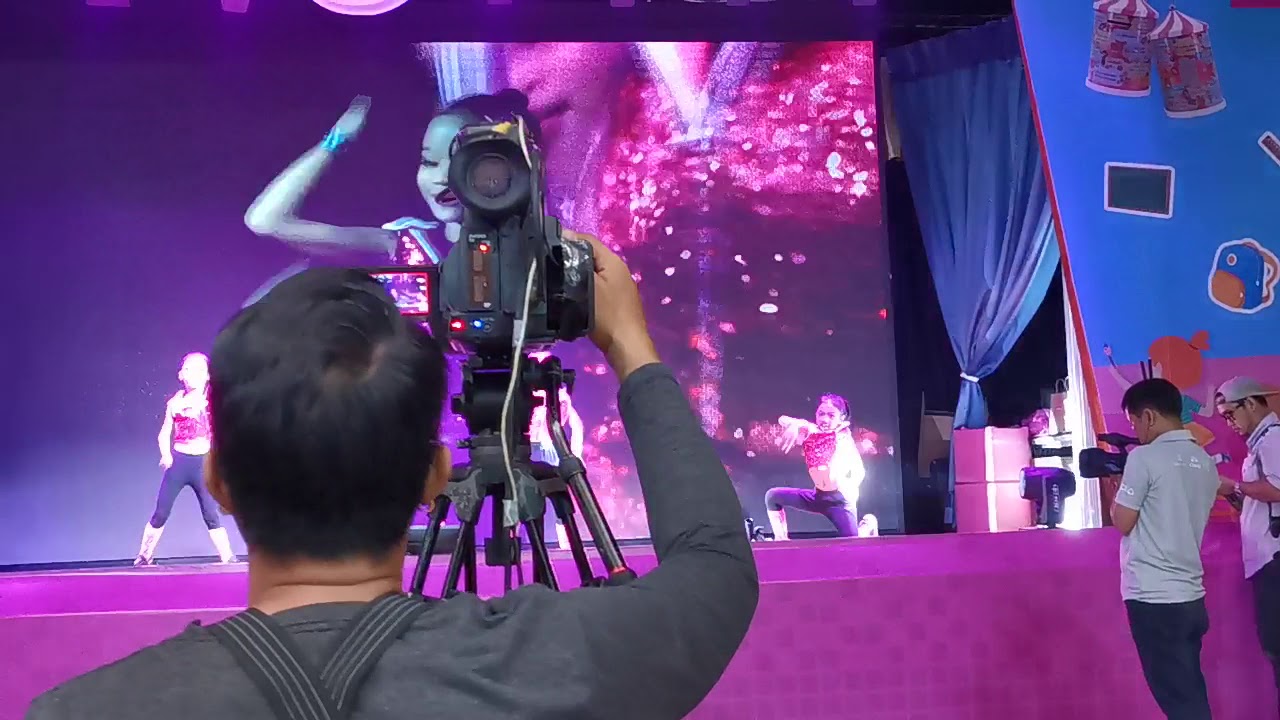 My First Dance Contest! - YouTube