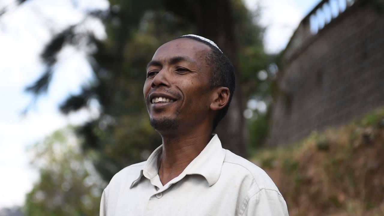 Madagascar: Madagascan Jewish Singer - YouTube