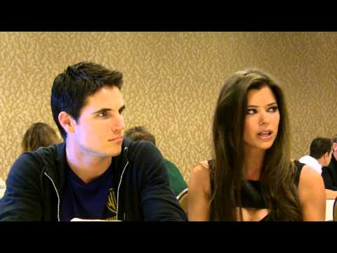SDCC 2013 The Tomorrow People - Robbie Amell, Peyton List