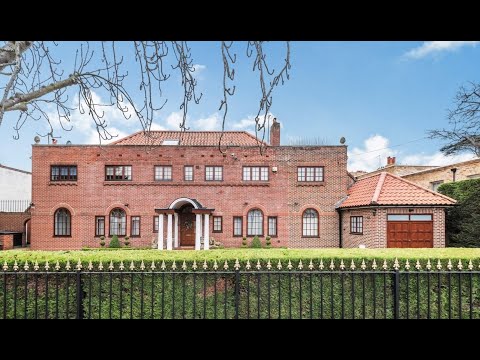 Roehampton Gate, Putney, London, SW15 - YouTube