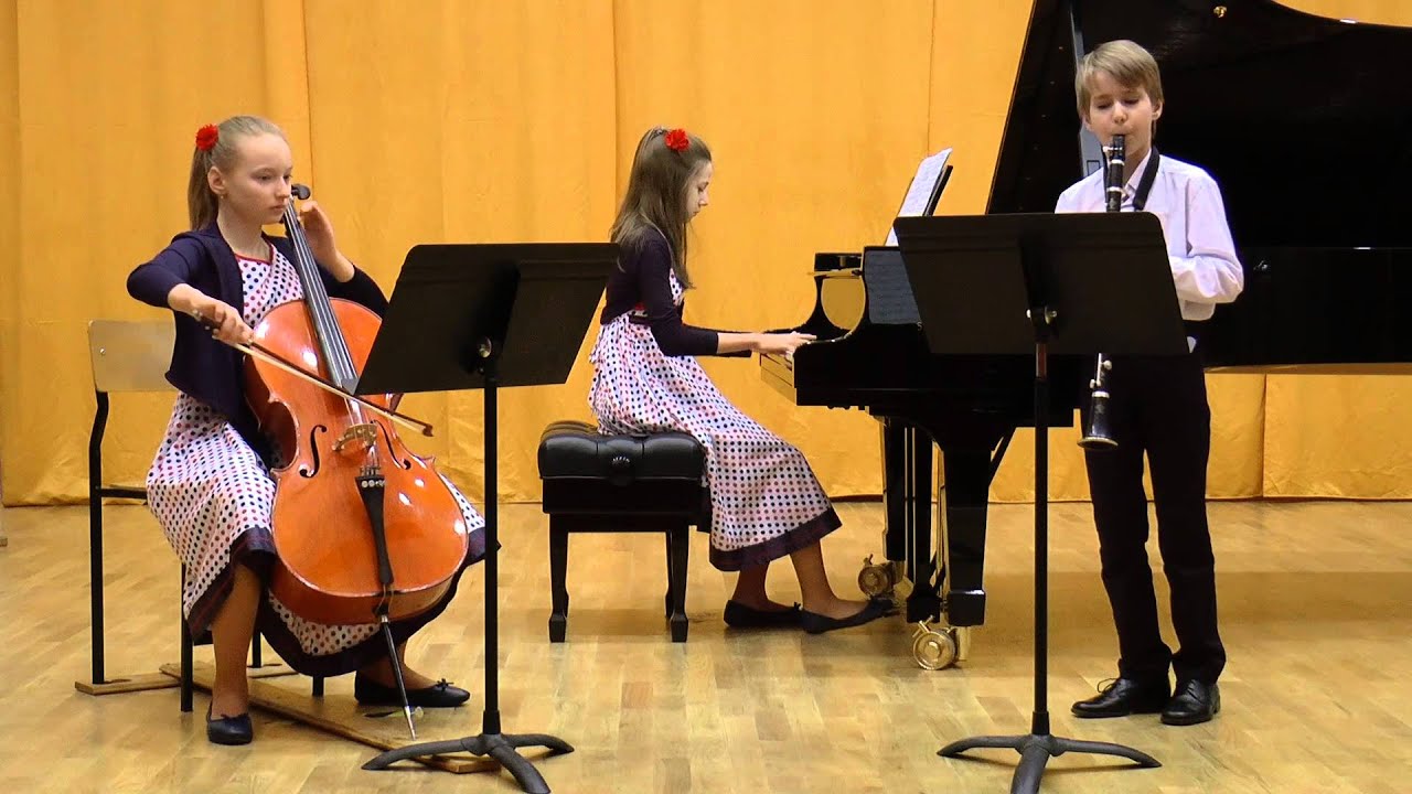 Alec Rowley Kleines Trio cz I op.46 - YouTube