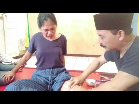 video lucu banget di kerik di urut darah beku di paha