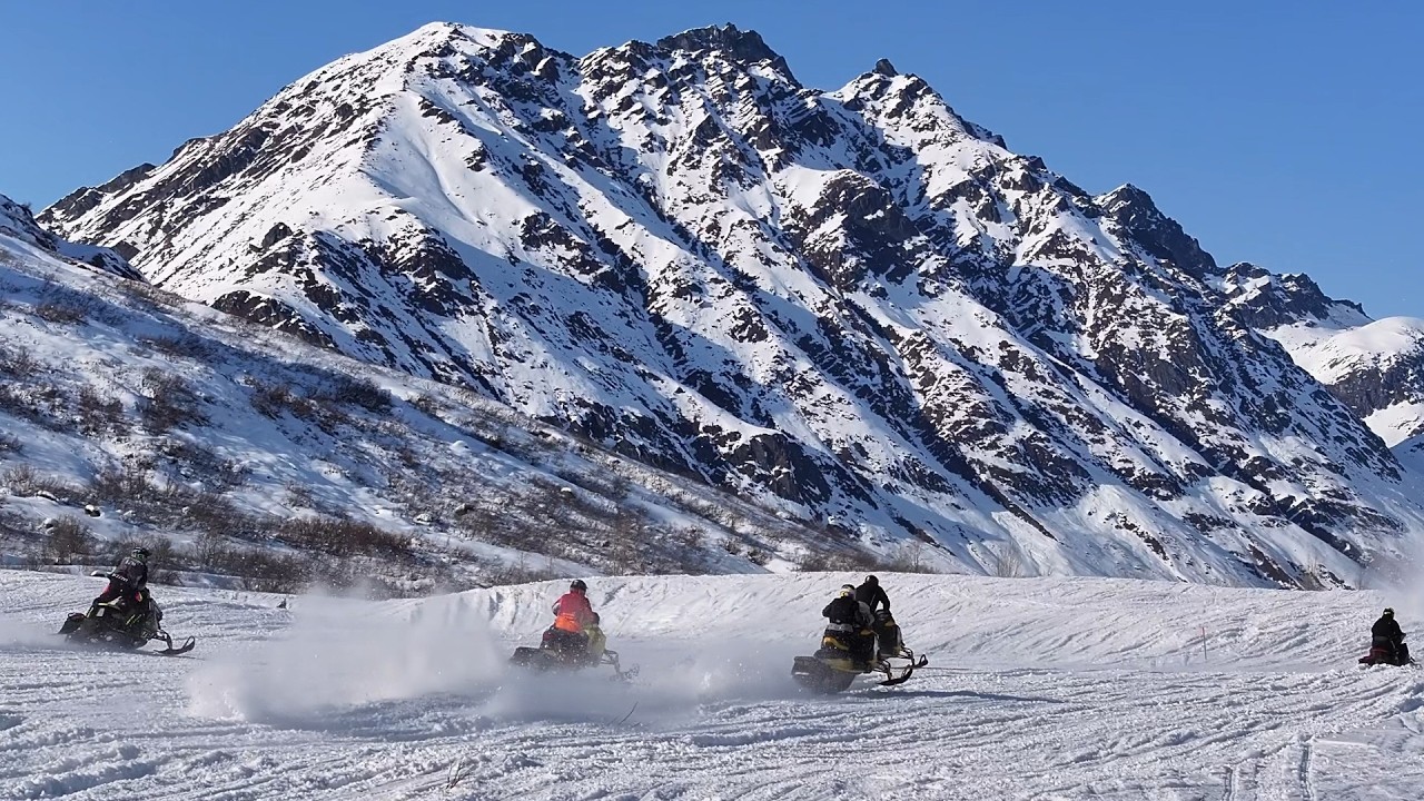 Boulder Dash! Alaskan snow machine race - YouTube