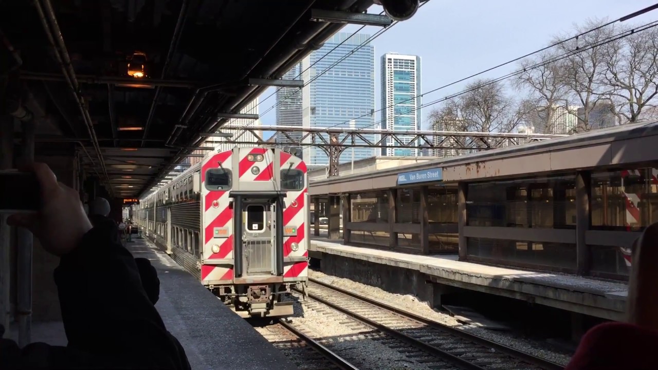 Metra Train 809 Arriving at Van Buren Street - YouTube