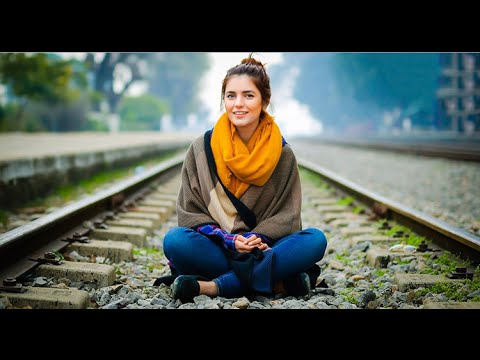 Complete Biography of Beautiful Pakistani Singer Momina Mustehsan - YouTube