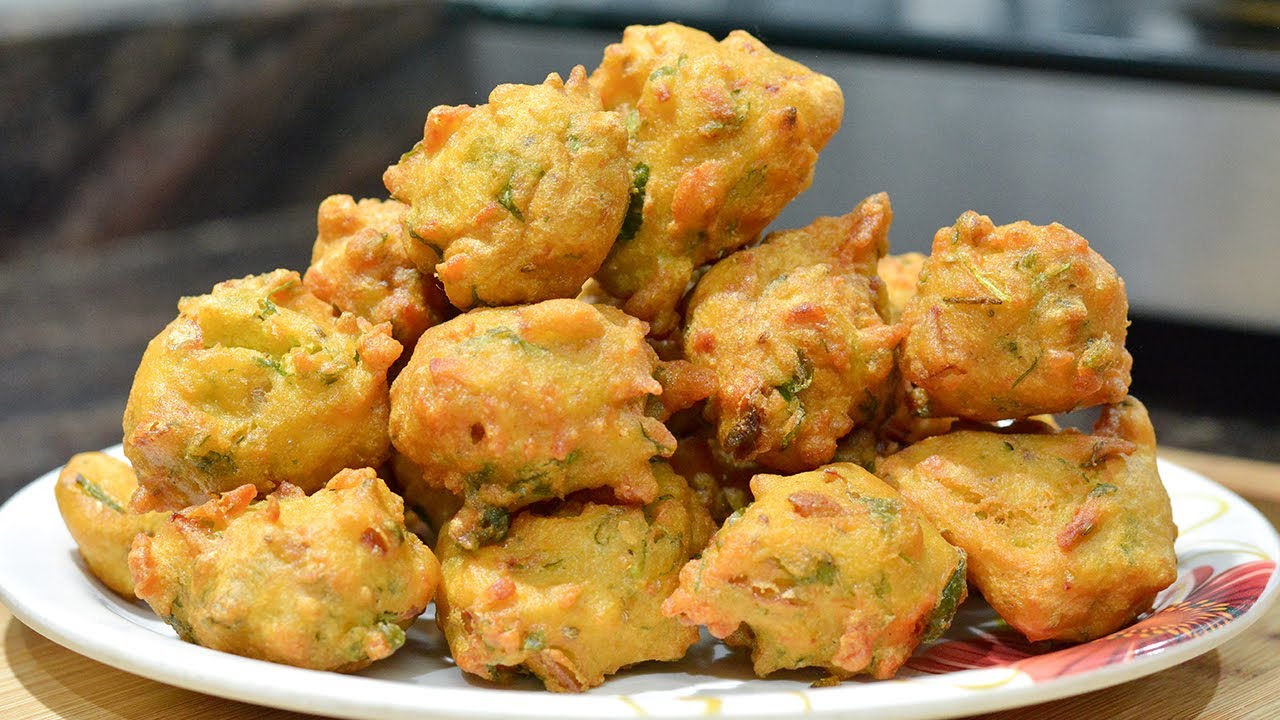 नवीन पद्धतीची बटाटा भजी एकदम जाळीदार अजीबात तेलकट होणार नाही | Batata ...