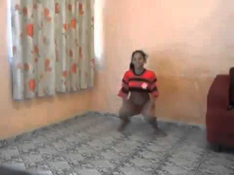 Novinha delicia safada, rebolando até o chão 2013 - YouTube