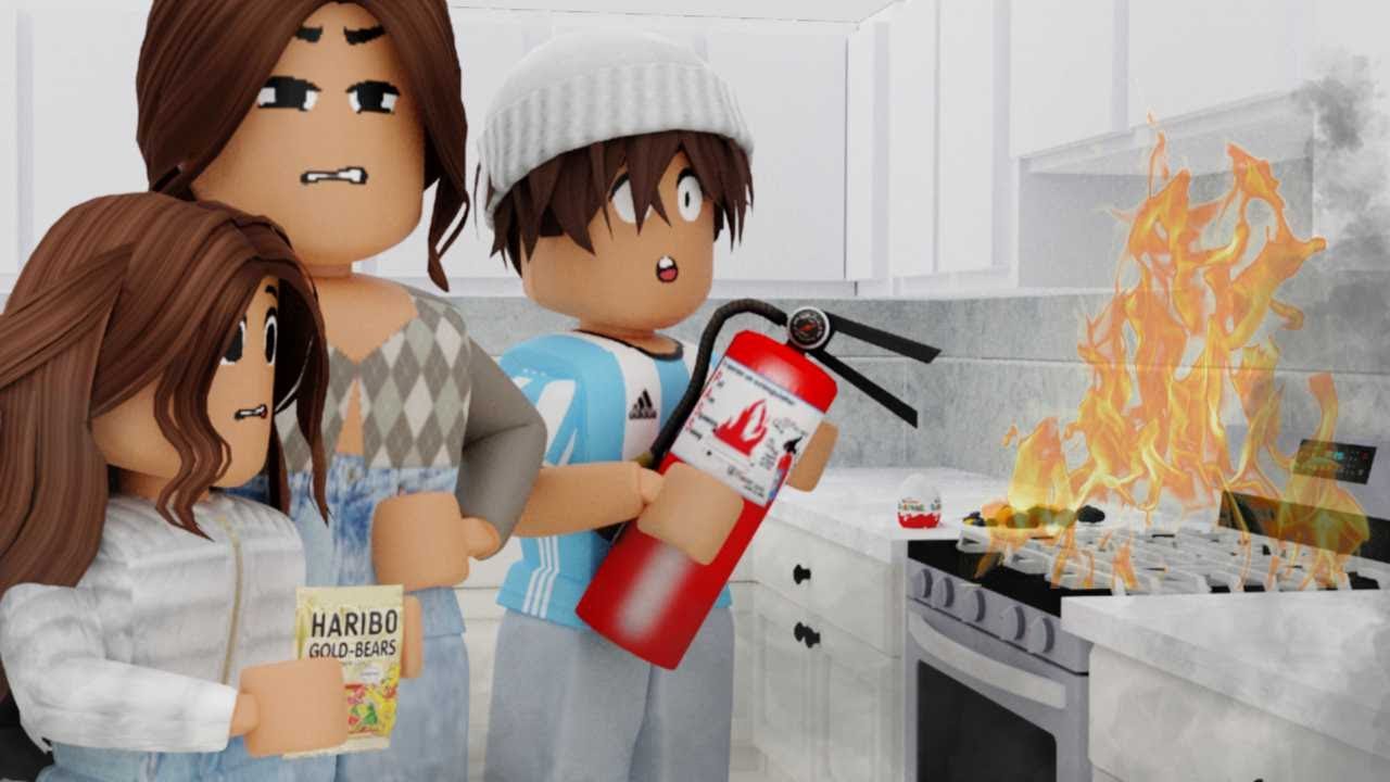 My KIDS BURNT our HOUSE DOWN! *KITCHEN DISASTER...FIRE?!* VOICED Roblox ...
