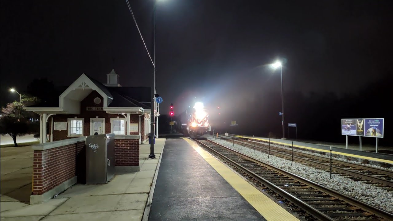 Metra SD70MACH 510 west arriving at Big Timber Rd. in Elgin, Illinois ...