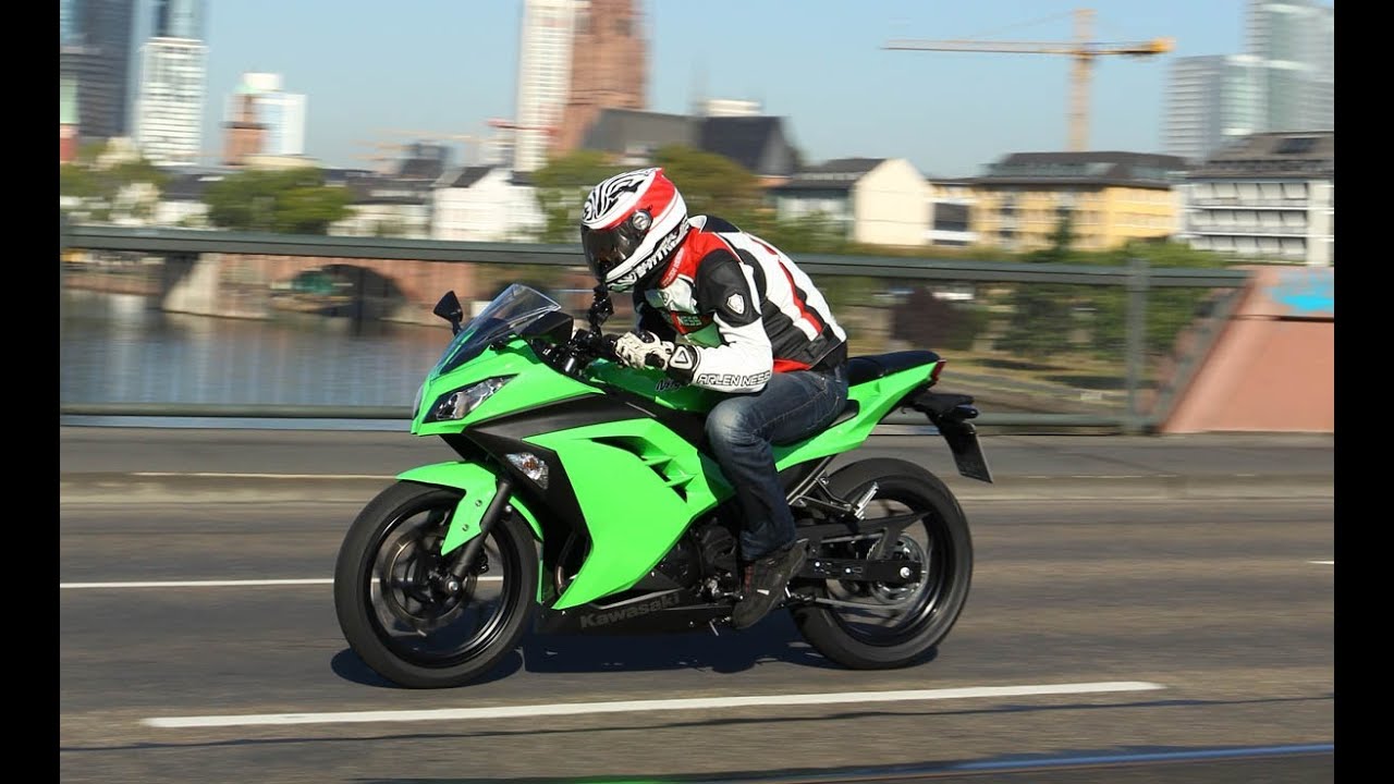 The new Kawasaki Ninja 300 | Action and statics | Acción y estáticas ...