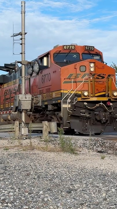 65-70 mph BNSF Z train w/ BNSF Warbonnet trailing!! #train #bnsfrailway #bnsftrains #bnsf - YouTube