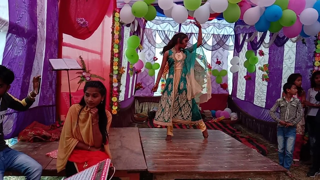 Leja leja re stage dance performance - YouTube