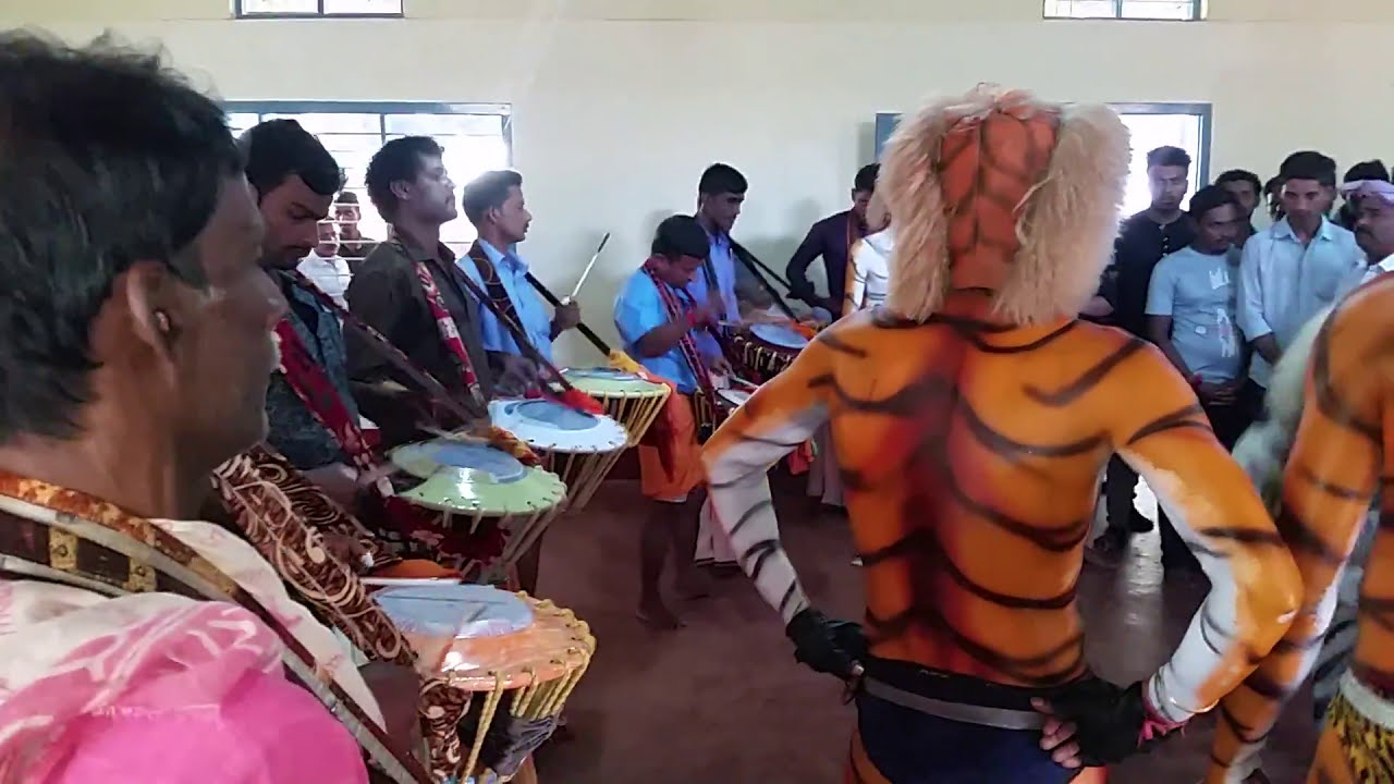 Pilivesha Tiger Dance Bedra Friends Ganeshostava Moodbidri. - YouTube