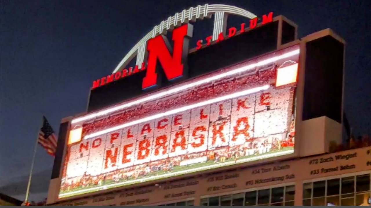 Nebraska 400th consecutive sellout fan stunt & celebration - YouTube