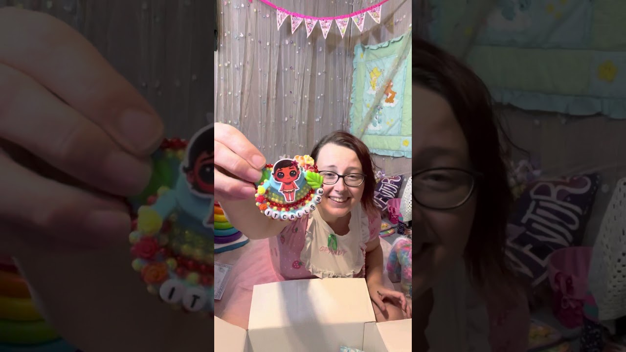Watch me open the little space box my penpal sent me! Unboxing video ...