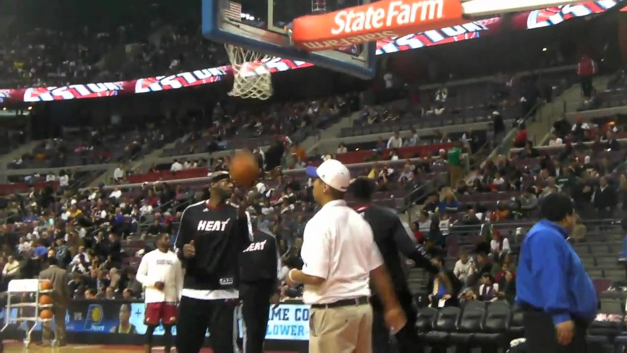 MIAMI HEAT VIP - MIKE MILLER BET - VS DETROIT PISTONS - YouTube