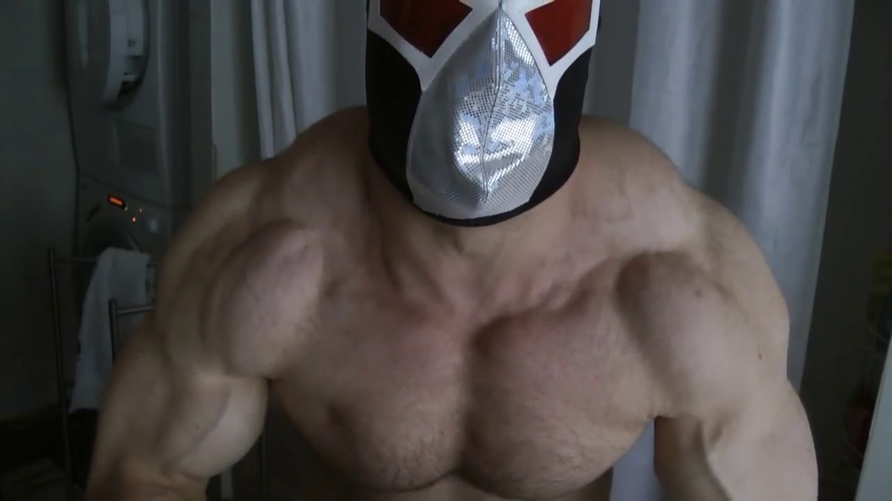 Muscle Posing Bane Bodybuilder - YouTube
