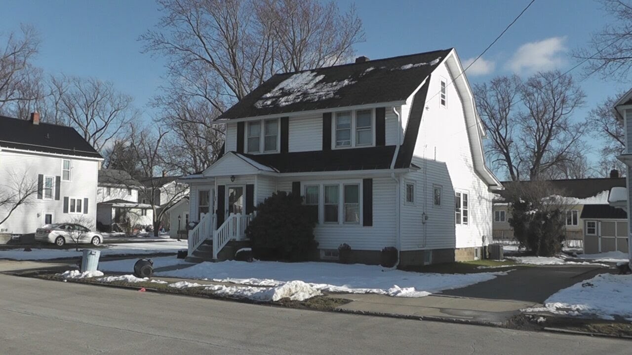 FBI Joins Local Police In Raid - YouTube