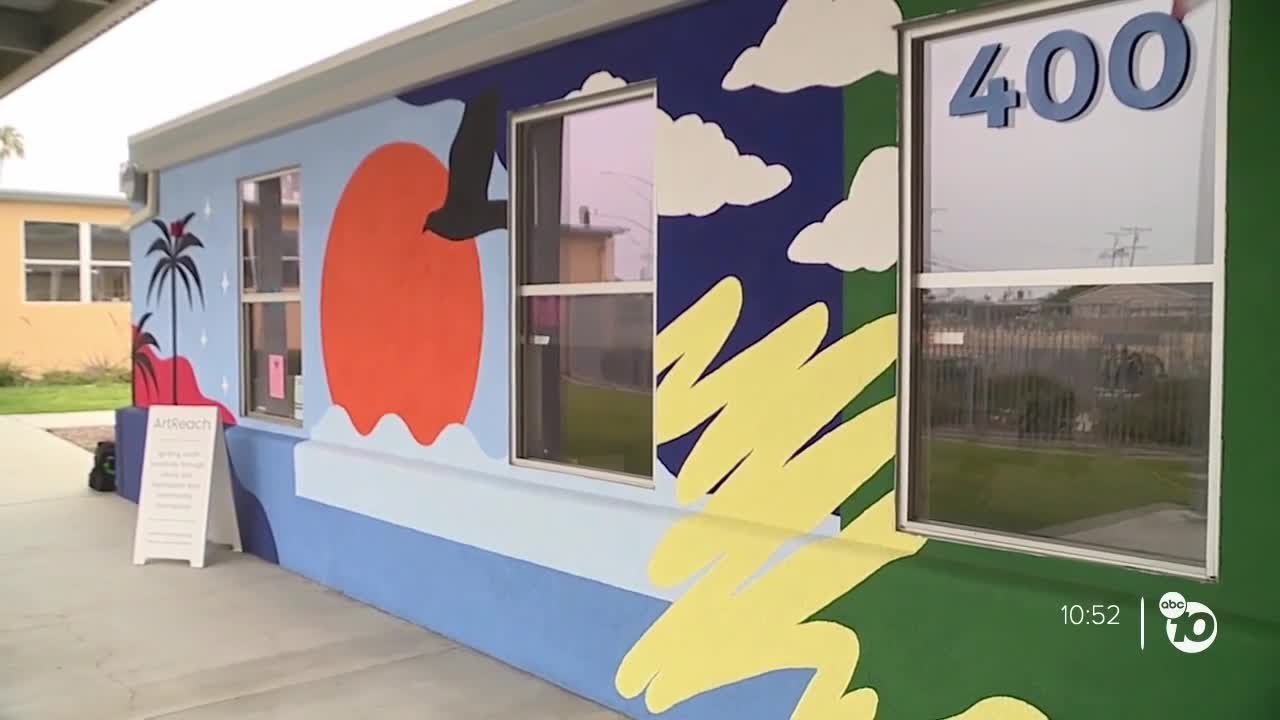 Program inspires kids to get involved with community through art - YouTube
