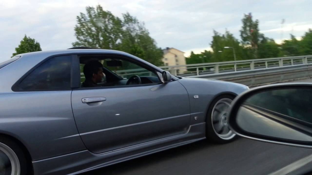 Honda S2000 vs Nissan Skyline R34 GT-T - YouTube