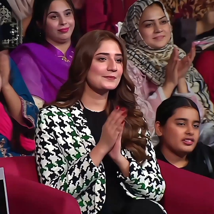 Kaisy kaison ko hum raaz krti hy, Deeplines #farhatmasoom122 # ...