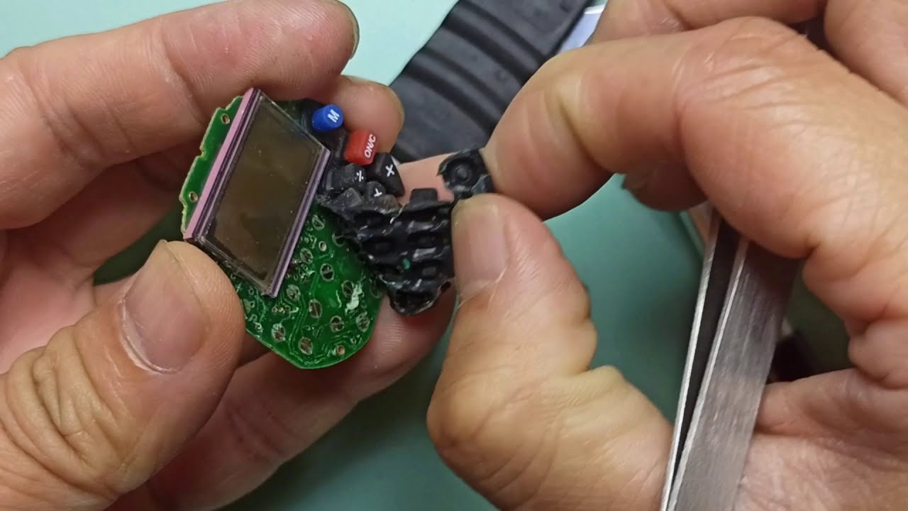 修理电子手表不显示故障，repair digital watch - YouTube