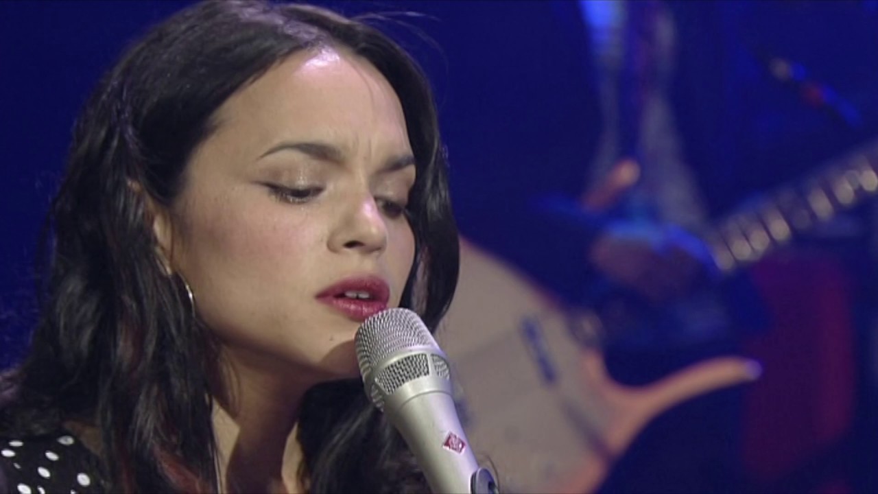 Norah Jones - "Not My Friend" [Live from Austin, TX] - YouTube