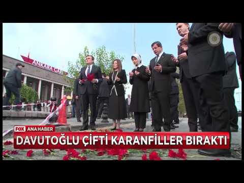 Davutoğlu çifti karanfiller bıraktı