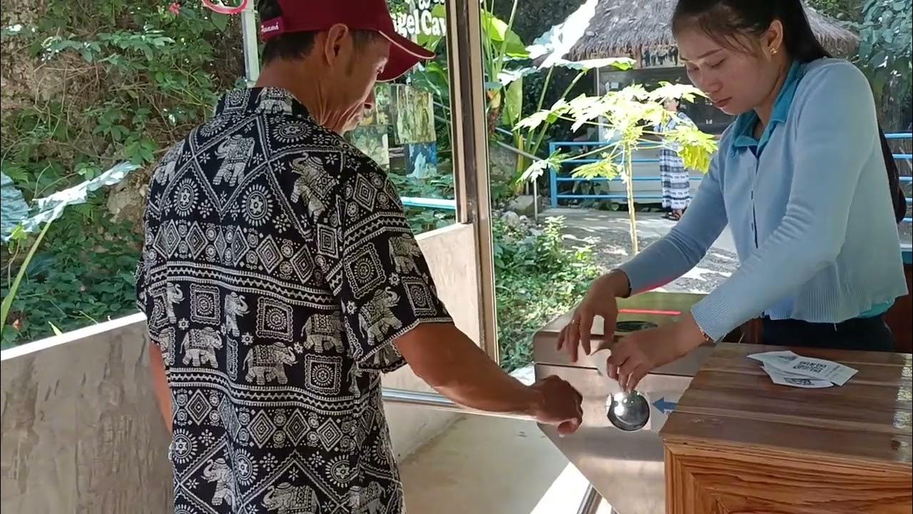 hnub no nrog laug lawv mu ncig ua si - YouTube